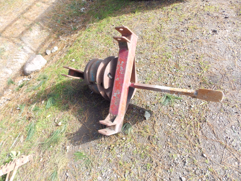 LOT 100 - Single tyne deep ripper with weights | AuctionsPlus