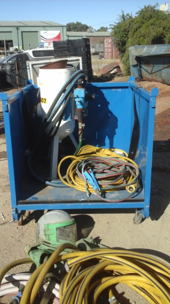 Lot 20 - PAN BLAST SAND BLASTER UNIT | AuctionsPlus
