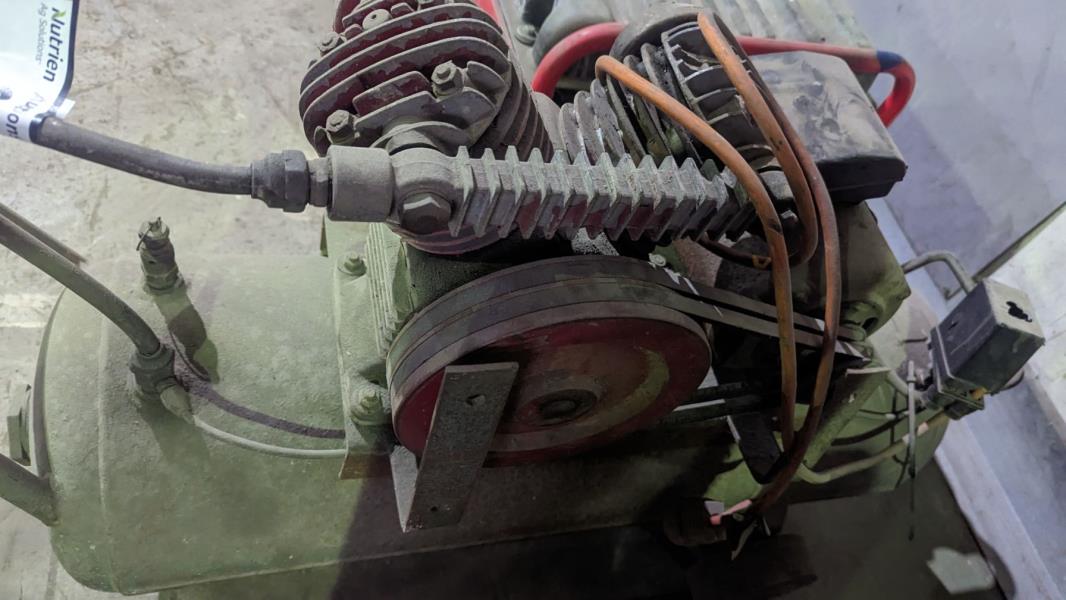 Lot 3 - 8 CFM S/P Compressor - Clisby Twin Cylinder | AuctionsPlus