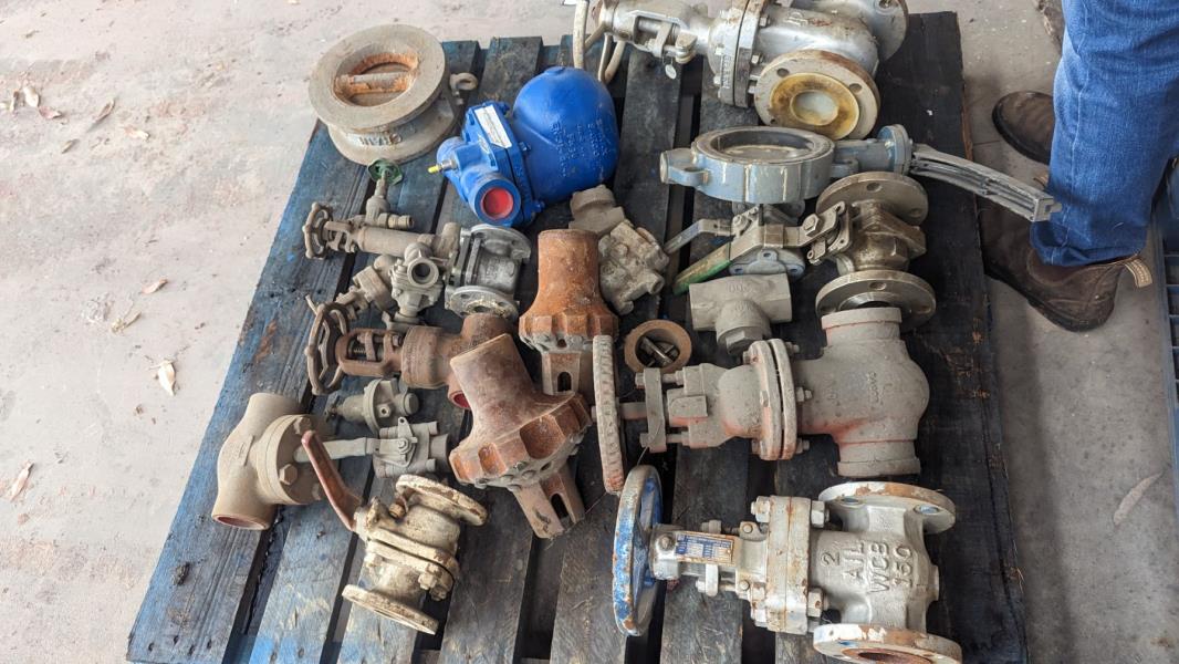 Lot 130 - Assorted Valves & Steam Trap | AuctionsPlus