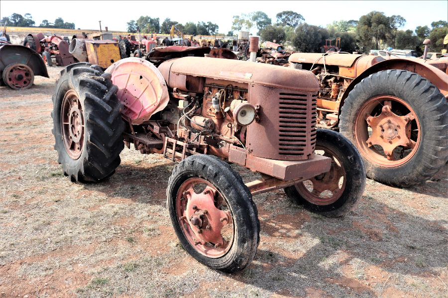 Lot 129 - David Brown Cropmaster tractor, parts or restore. | AuctionsPlus