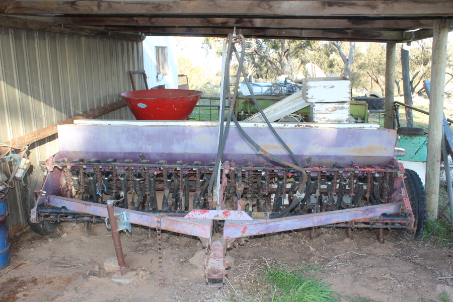 Lot 57 - Duncan 700 Seedliner | AuctionsPlus