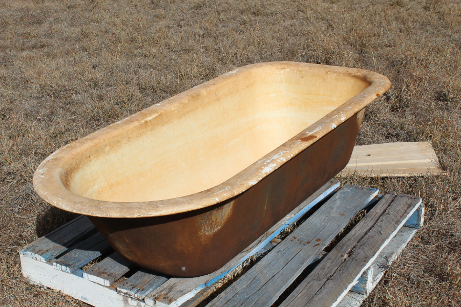 Lot 111 - Bath Tub | AuctionsPlus