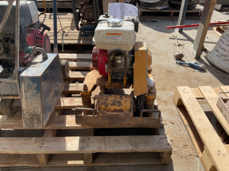 Lot 38 - Whacka Packa (DunaPac) | AuctionsPlus