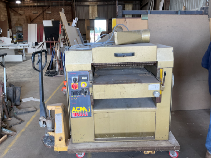 Lot 46 - Thickness Planer | AuctionsPlus