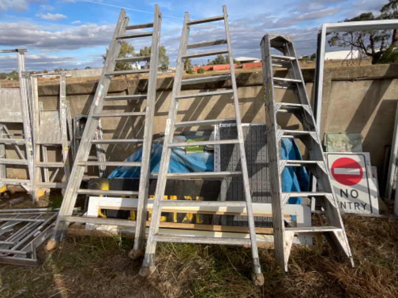 Lot 106 - Ladders | AuctionsPlus