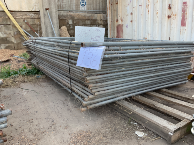 Lot 136 - Temporary Security Panels x 23 | AuctionsPlus