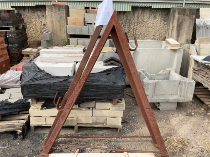 Lot 191 - A-frame stands | AuctionsPlus