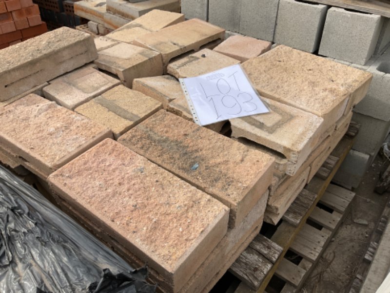 Lot 193 - Bricks | AuctionsPlus