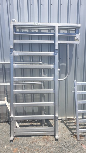 Lot 66 - Cattle Sliding Gate | AuctionsPlus