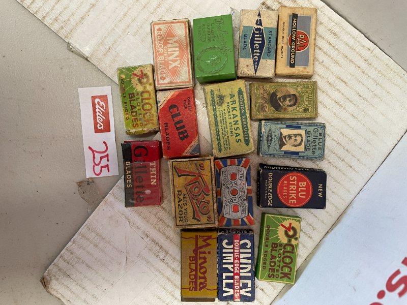 Lot 255 - 16x Razor & Blade Packages (Some Full) | AuctionsPlus