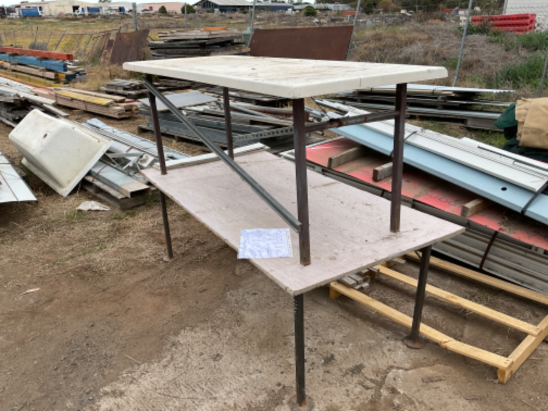 Lot 245 - 2x tables | AuctionsPlus