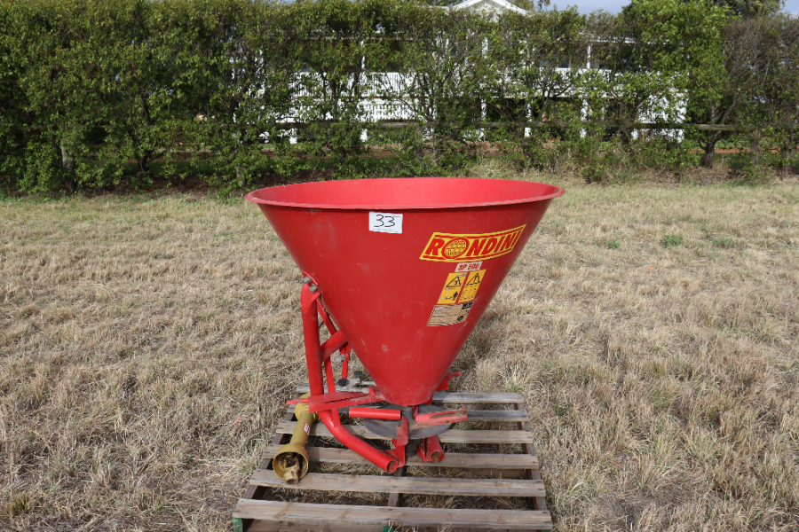 Lot 33 - Rondini SP 500 3PL fert spreader | AuctionsPlus