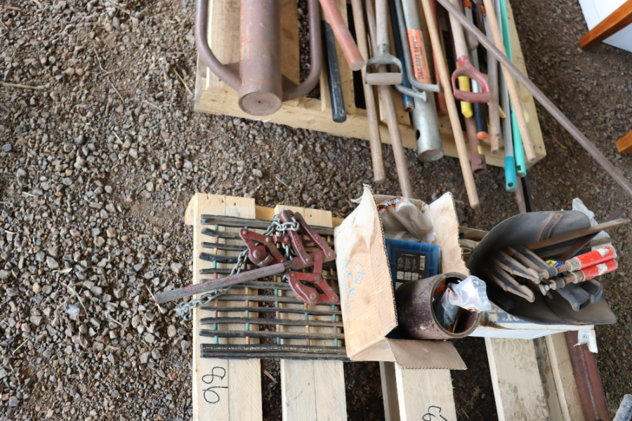 Lot 87 - Hayes wire strainers, fencing clips, welding rods & clamps ...