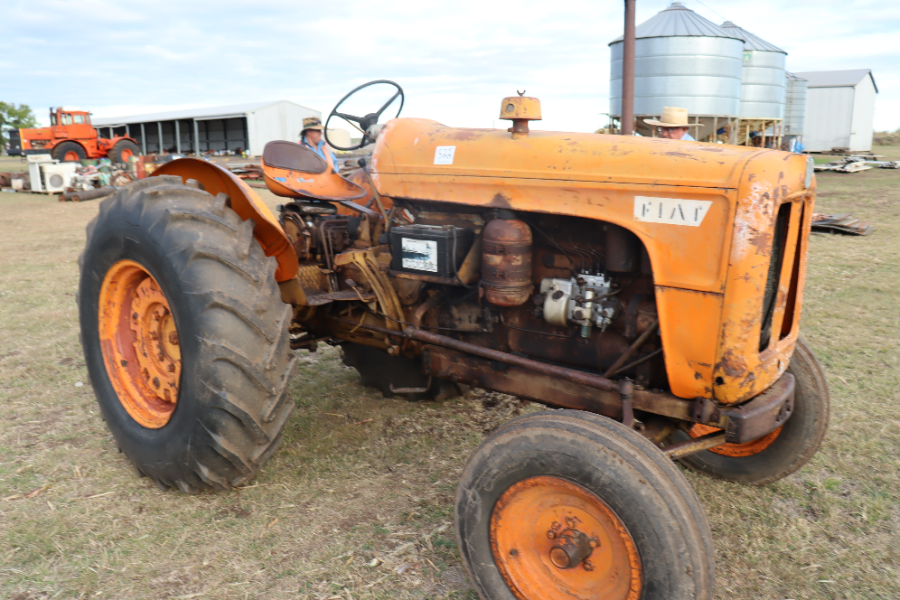 Lot 322 - Fiat 511 tractor (parts only) | AuctionsPlus