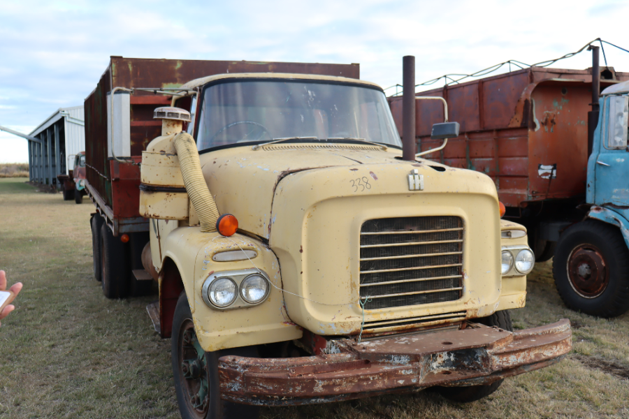 Lot 338 - Boggie drive Loadstar with 470 AEC diesel engine tipper ...