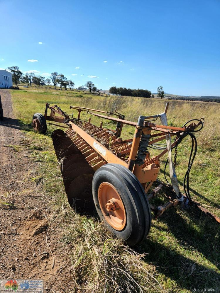 Lot 45 - Chamberlain 18 Disc Plough | AuctionsPlus