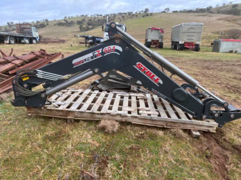 Lot 22 - Stoll Front End Loader | AuctionsPlus
