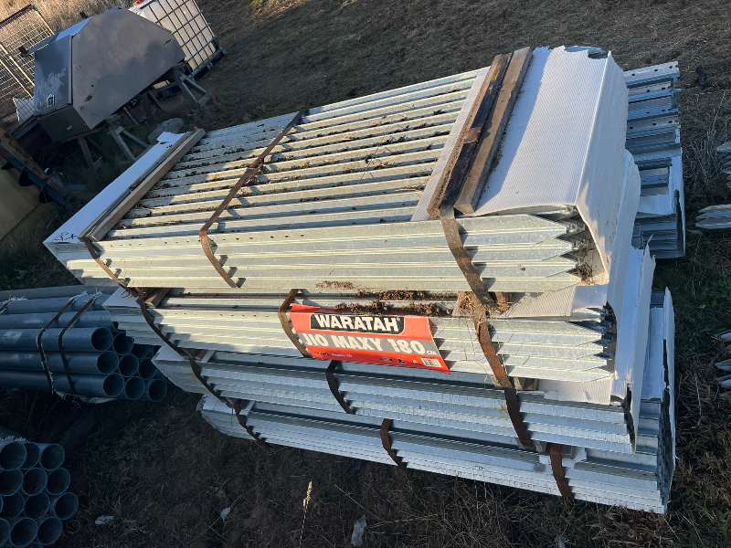 Lot 79 - Waratah Jio Maxy Posts | AuctionsPlus