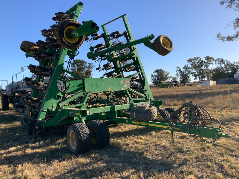 LOT 2 - John Deere Disc planter | AuctionsPlus