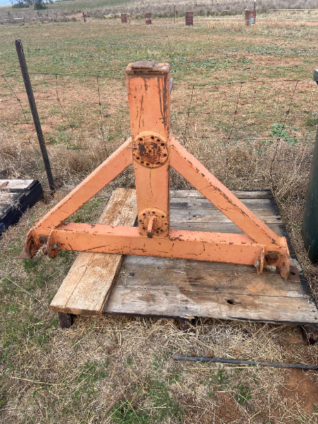 LOT 65 - Hay spikes | AuctionsPlus