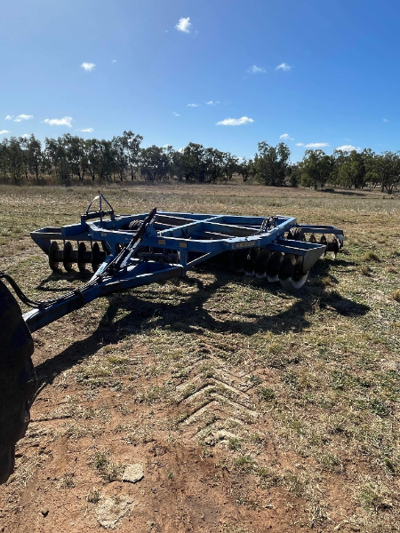 Lot 5 - Grizzly Offset Disc Plough | AuctionsPlus