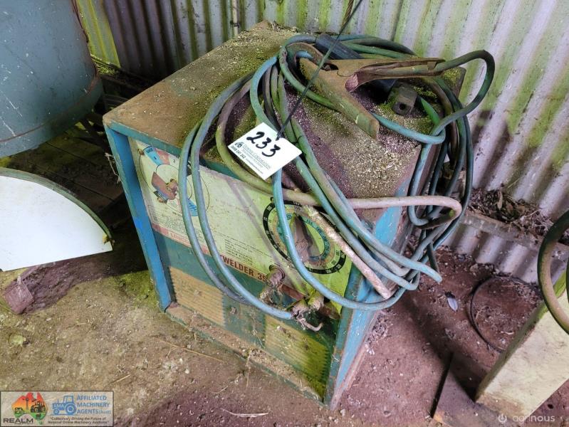 Lincoln 350 Amp Jet-Welder (3 Phase) | AuctionsPlus