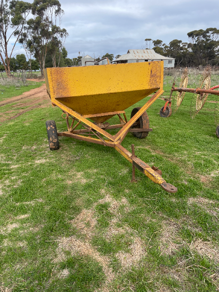 Lot 28 - Feed out Cart 1 tonne | AuctionsPlus
