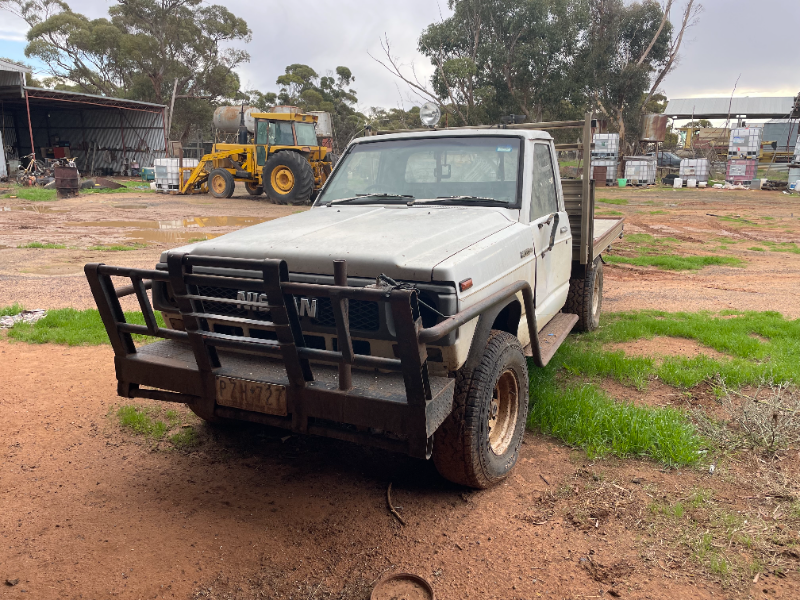 Lot 210 - 1988 Nissan Patrol, 4.2ltr, Diesel, 6 cyl, No Rego, alloy ...