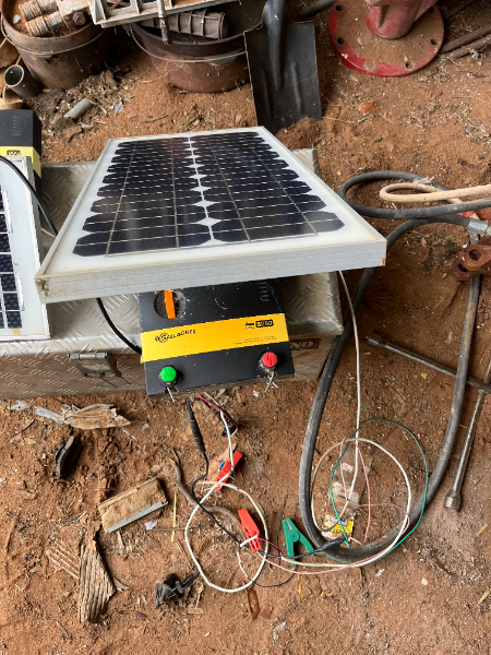 Lot 221 - Gallagher electric fence unit, B280 | AuctionsPlus