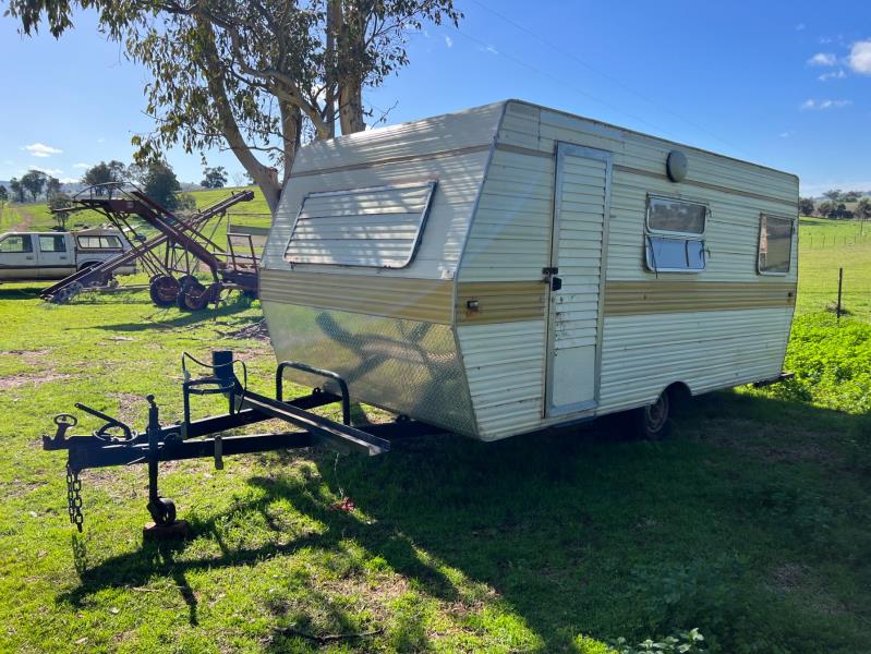 Lot 79 - Freeway Caravan | AuctionsPlus