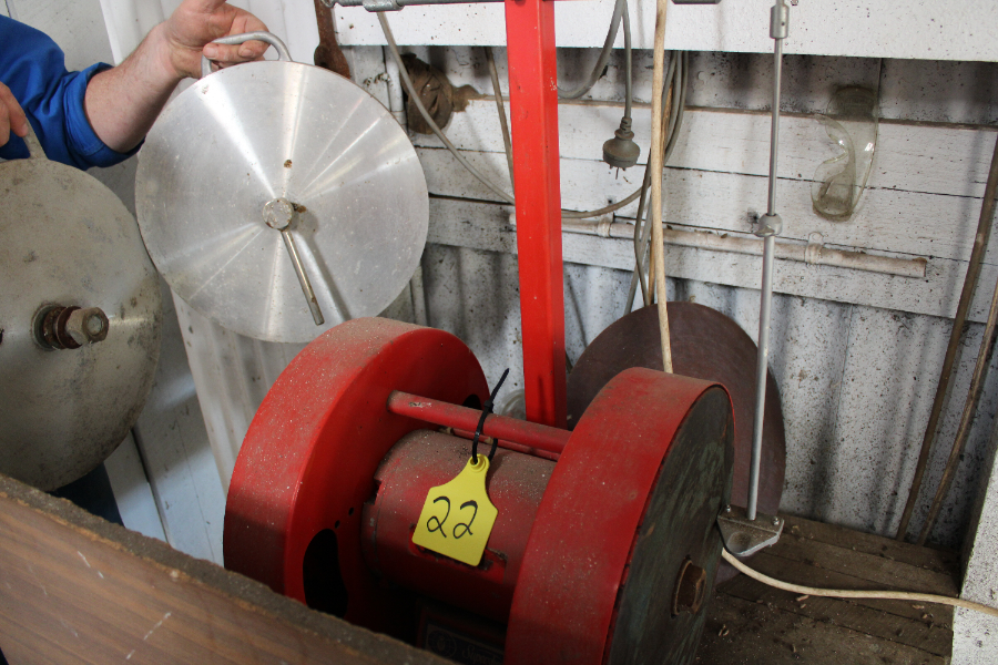Lot 319 - Sunbeam Shearing Grinder | AuctionsPlus
