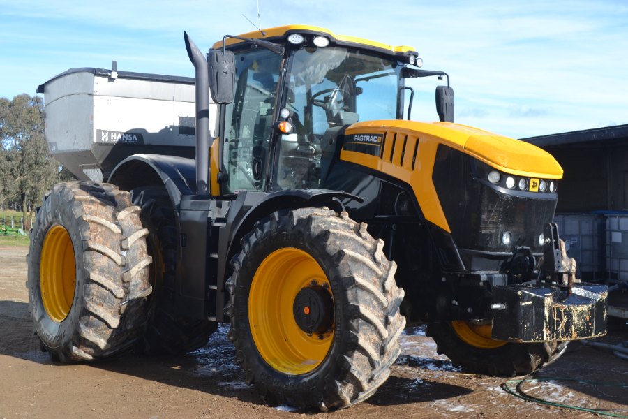 Lot 1 - 2017 JCB 8330 fastrac | AuctionsPlus