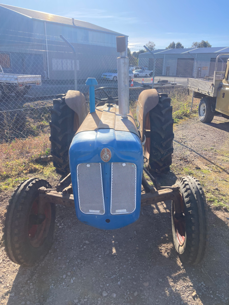 Lot 17 - FORDSON SUPER DEXTA DIESEL TRACTOR | AuctionsPlus