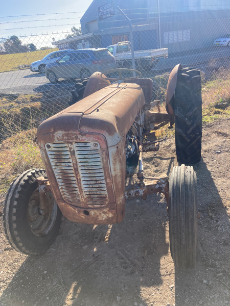Lot 18 - MASSEY FERGUSON GOLD TRACTOR (RESTORATION PROJECT ONLY ...