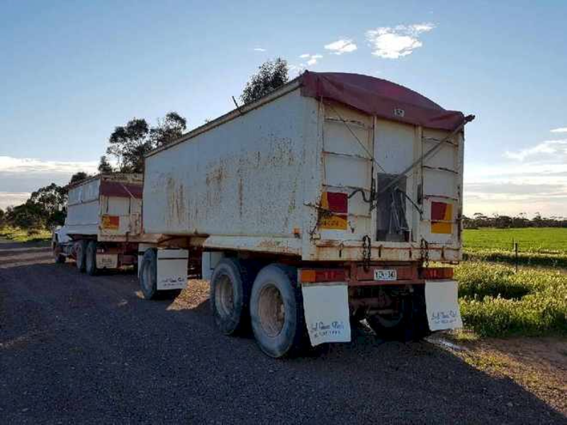 Lot 20 - 2002 SA Trans Tech Super Dog Tipper Trailer | AuctionsPlus