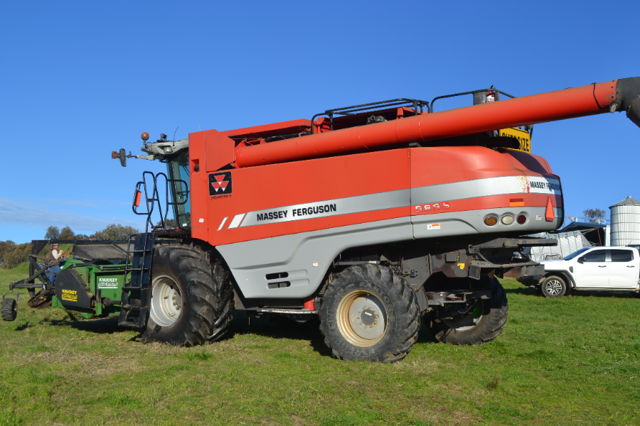 Lot 3 - 2009 Massey Ferguson 9895 header | AuctionsPlus