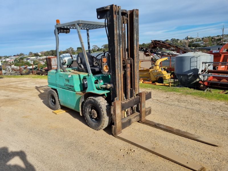 Lot 54 - Mitsubishi FG30 Forklift | AuctionsPlus