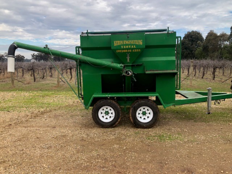 Lot 113 - Kerin multi-purpose feeder& grouper | AuctionsPlus