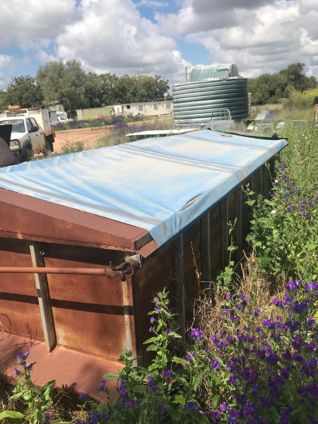 Lot 40 - Bin for Super Dog Tipper | AuctionsPlus