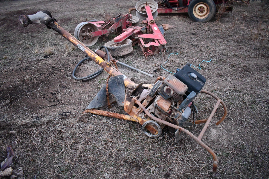 Lot 129 - Hargon saw with Vanguard motor | AuctionsPlus