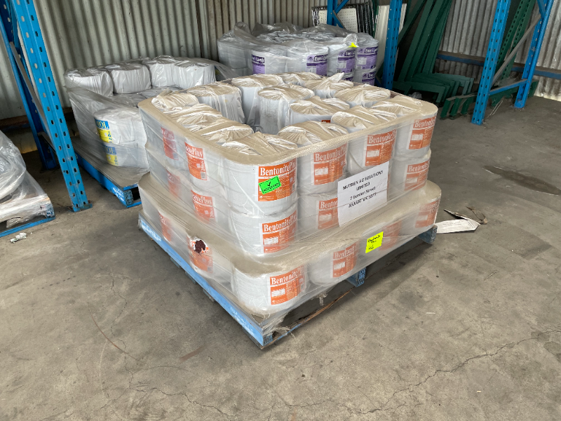 Lot 406 - 4 SEASONS BENTONITE PLUS 20KG LICK BLOCKS x 46 blocks ...