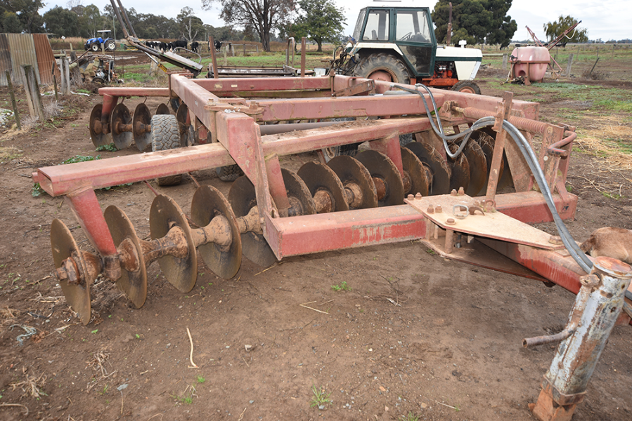 Lot 4 - International 780 32 Offset Disc | AuctionsPlus