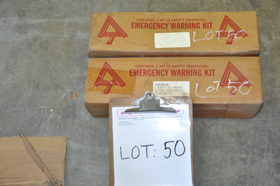 Lot 50 - Emergency Warning Kit x 2 (safety Triangles) | AuctionsPlus