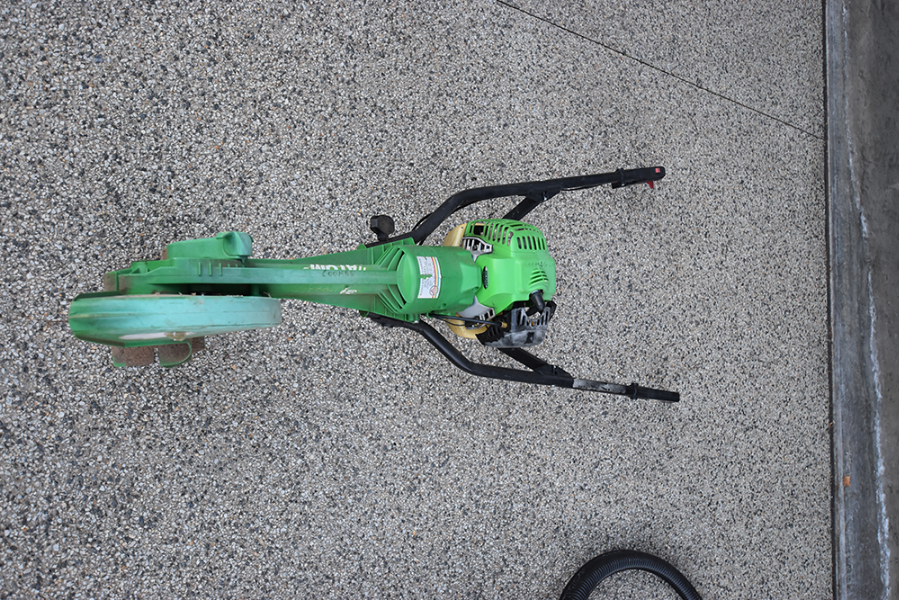 Lot 167 - Atom 2 Stroke Petrol Edger | AuctionsPlus