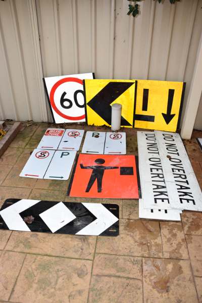 Lot 193 - Qty Road Signs | AuctionsPlus