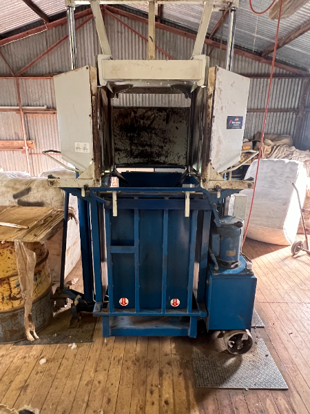 Lot 59 - Lyco power Tech wool press | AuctionsPlus