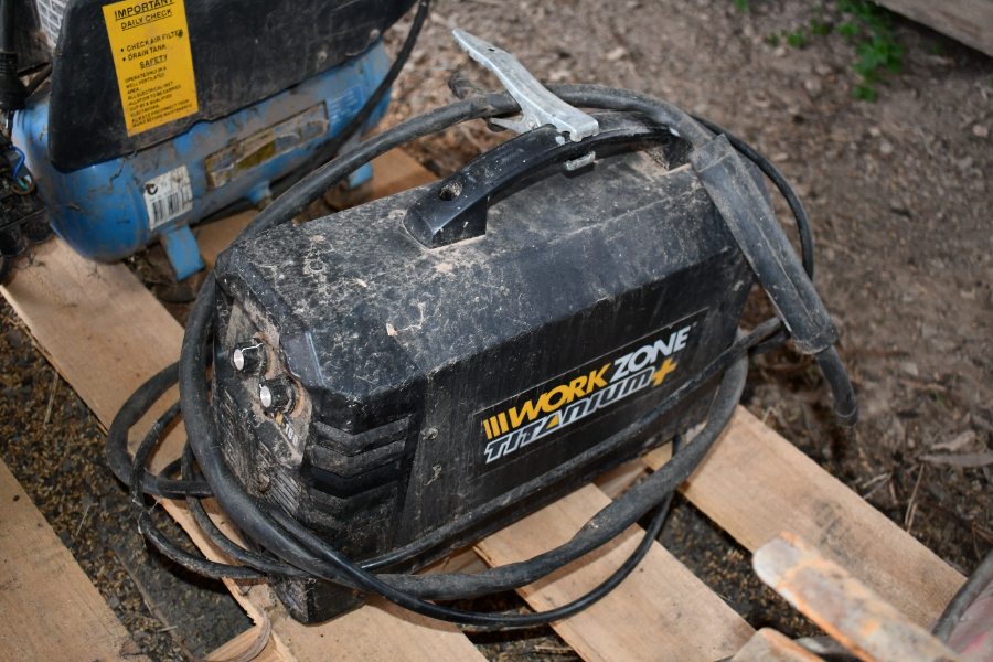 Lot 176 - Work Zone MIG welder | AuctionsPlus