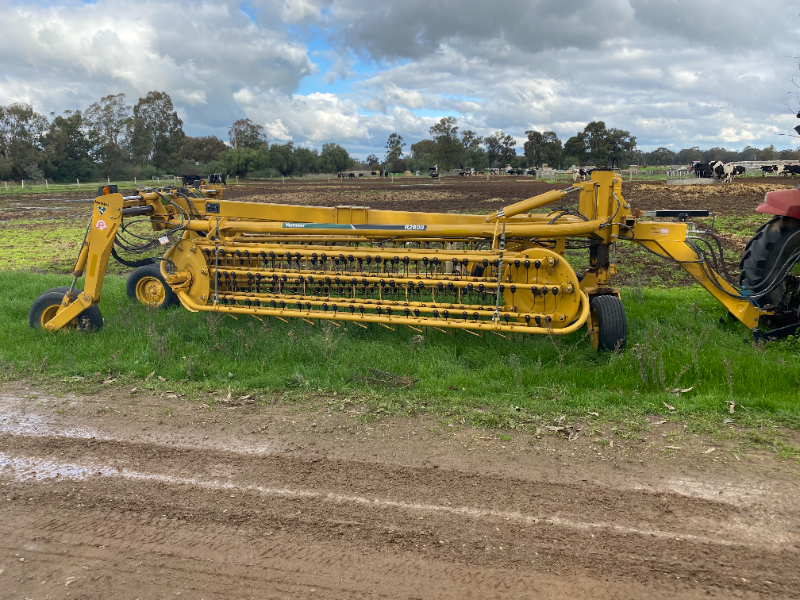 Lot 5 - VERMEER TWIN RAKE | AuctionsPlus