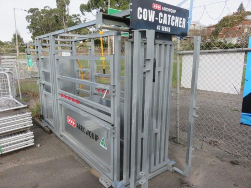 Lot 14 - Arrowquip Vet Crush Cow Catcher 4700 Series | AuctionsPlus